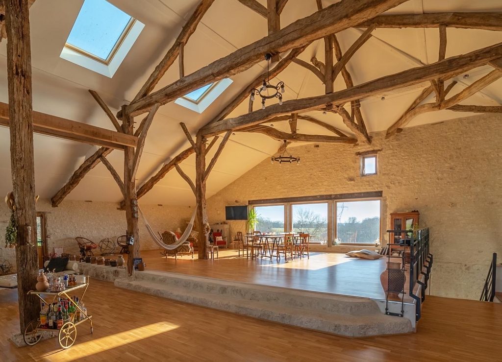 Discover the Hamlet - The Happy Hamlet